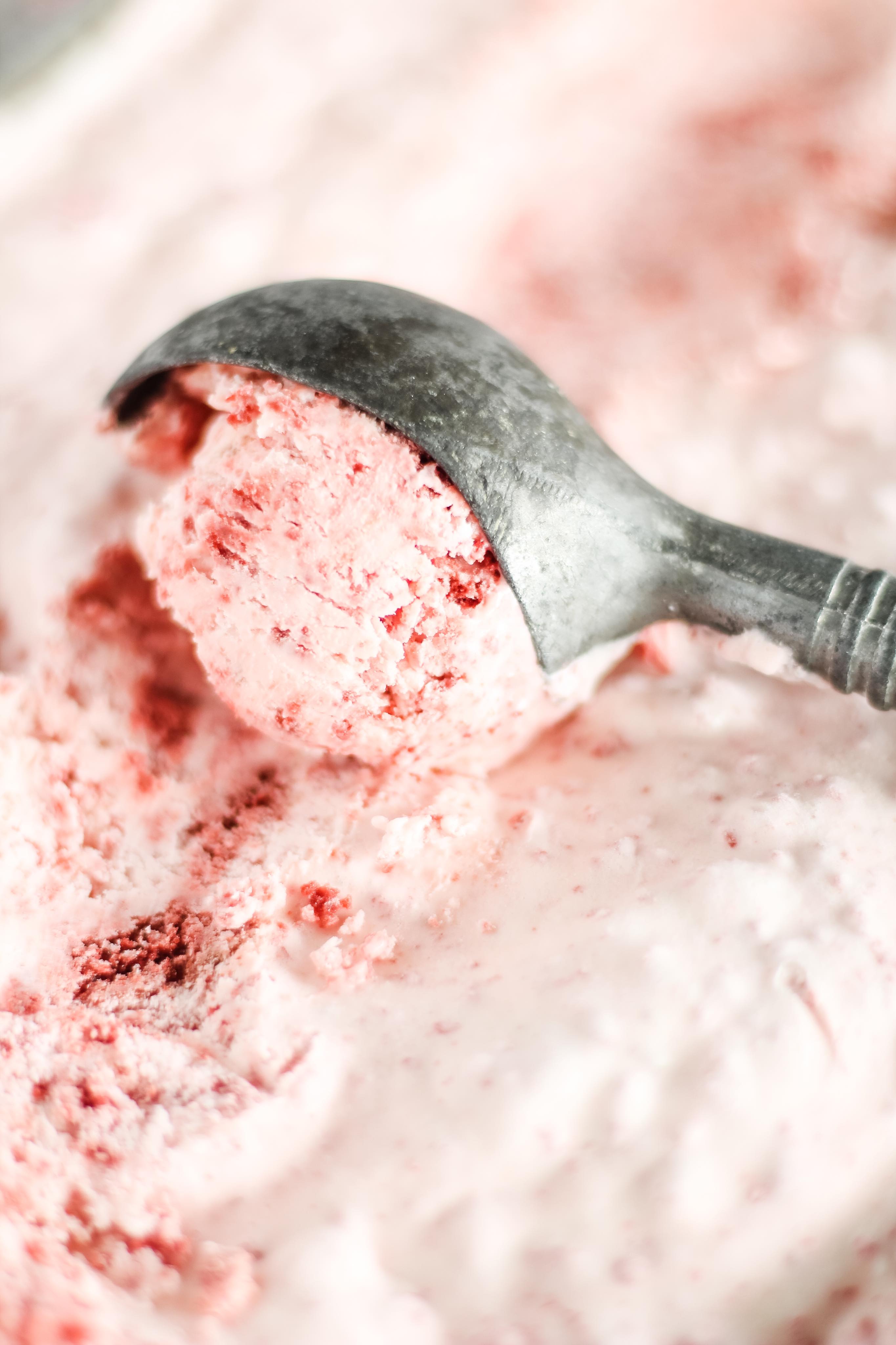 No Churn Red Velvet Cake Ice Cream - 4 Sons 'R' Us
