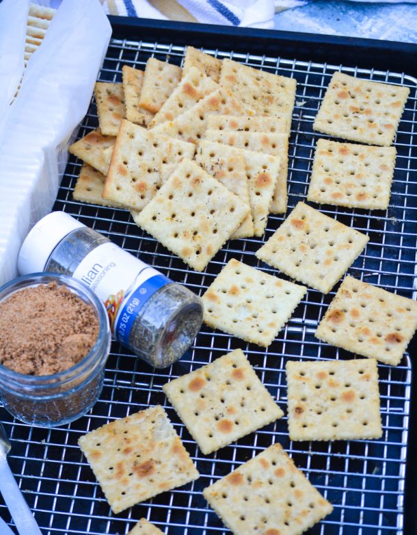 Italian Seasoned Saltine Crackers - 4 Sons 'R' Us