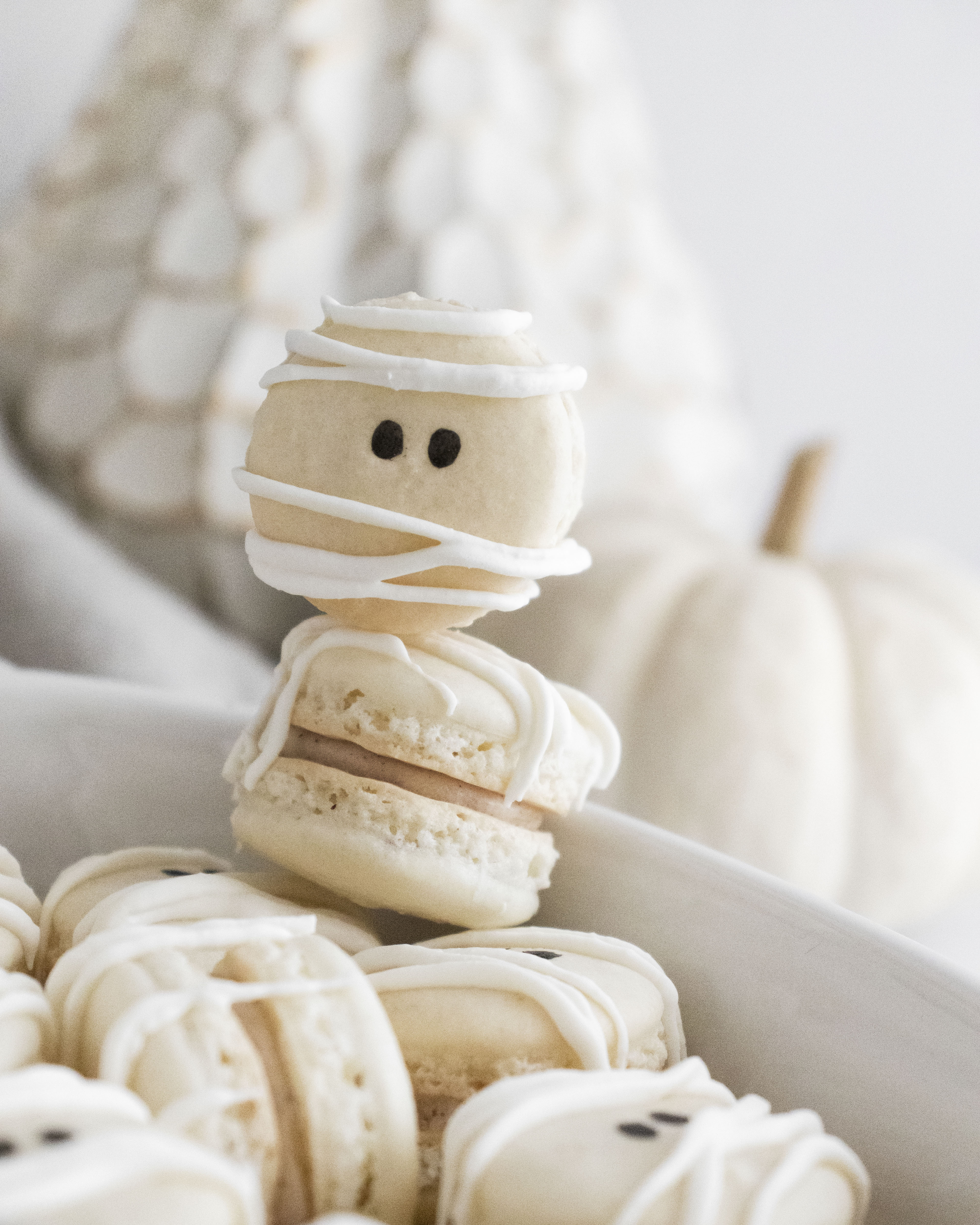 Mummy Macarons #HalloweenTreatsWeek - 4 Sons 'R' Us