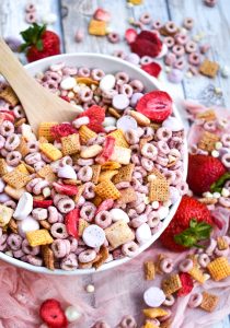 Strawberry Snack Mix (Viral TikTok Recipe) - 4 Sons 'R' Us