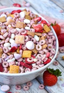 Strawberry Snack Mix (Viral TikTok Recipe) - 4 Sons 'R' Us