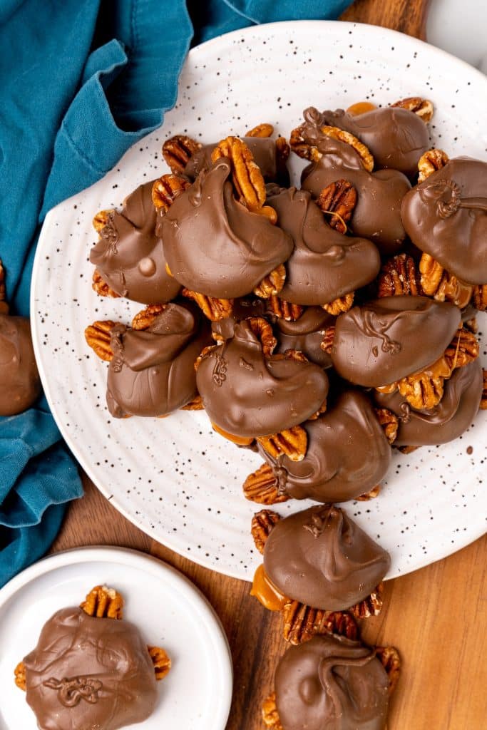 Homemade Chocolate Turtles Candy - 4 Sons 'R' Us